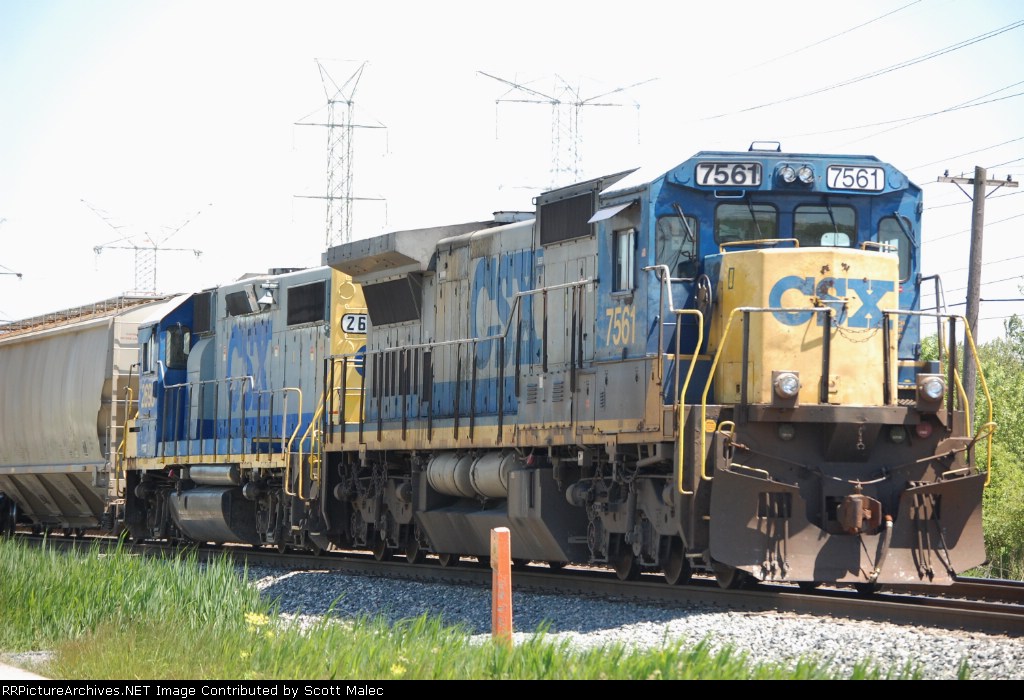 CSX 7561 & 2698